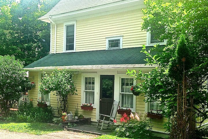 4 Bedroom Secluded Village Retreat - Margaretville, NY