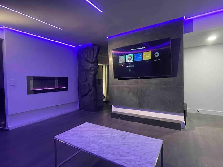 Futuristic Retreat In Oc Near Disneyland - Cypress, CA