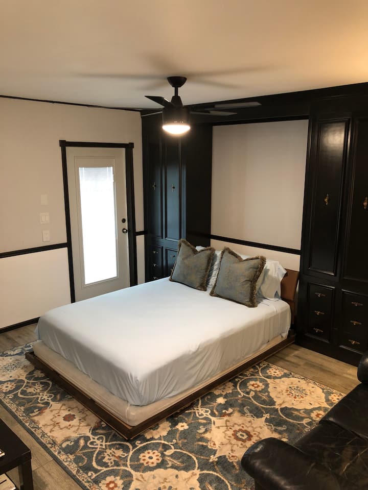 Spacious & Modern Biltmore Studio - Phoenix, AZ