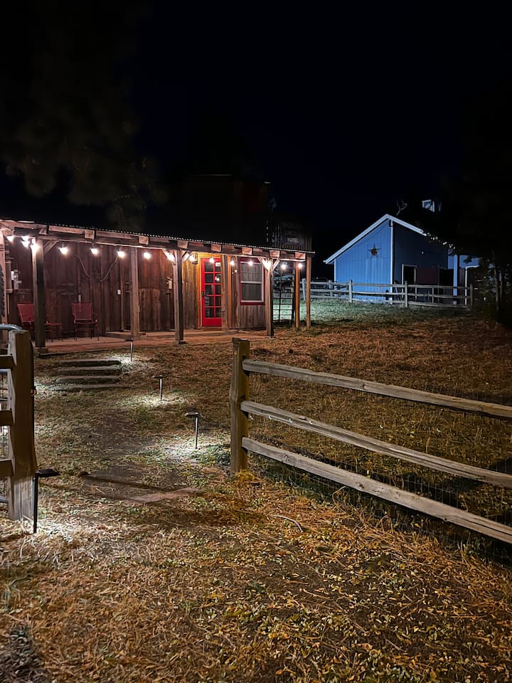 Mini Cows, Pigs & Goats · Rustic Retreat · 3mi Wsu - Pullman, WA