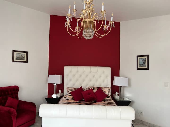 Amplia Casa Con Jardín, Piscina Y Terraza. - Cuernavaca