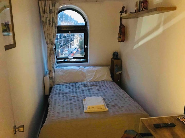 Shared Flat In West Kensington - Earls Court