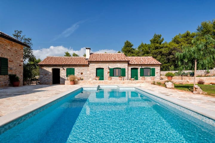 Alleinstehende Villa Insel Hvar,privater Pool,8.500qm Grundstück, Familienurlaub - Stari Grad