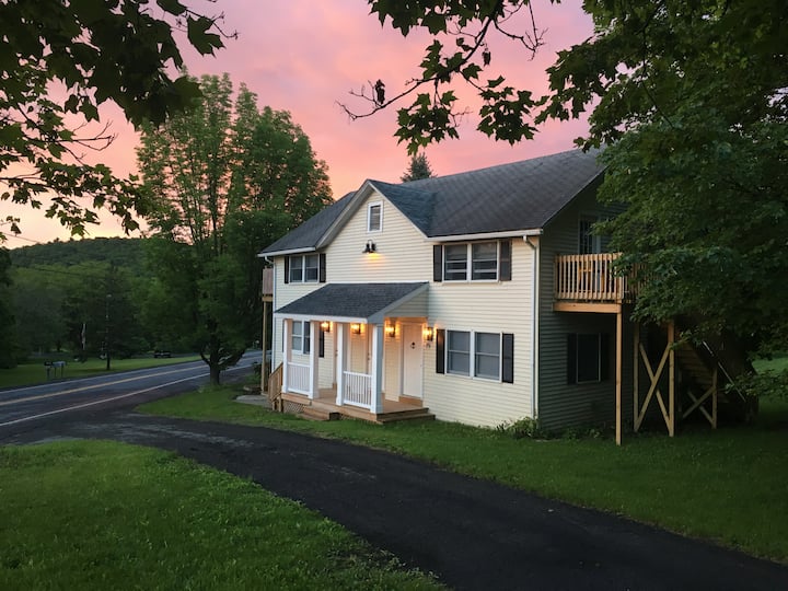 Mountain View Deck In Cozy Retreat Near Town - Catskill, NY