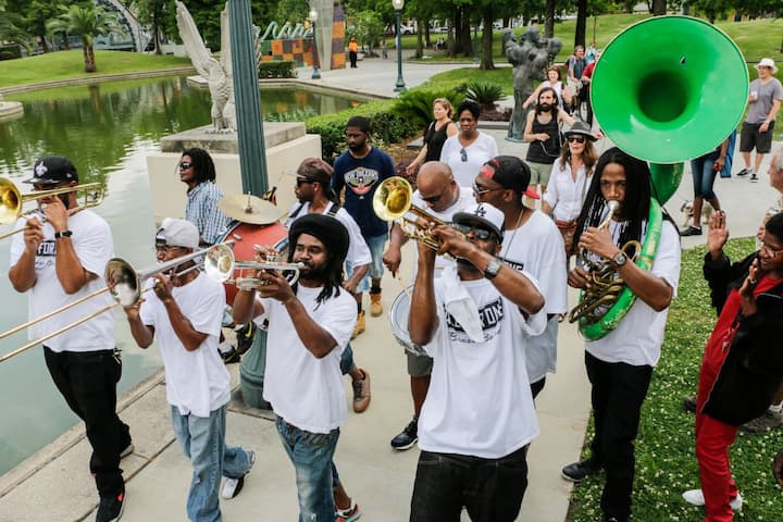 Charles'tremegetawaylic22-cstr-14021/24-ostr-03067 - New Orleans Jazz & Heritage Festival