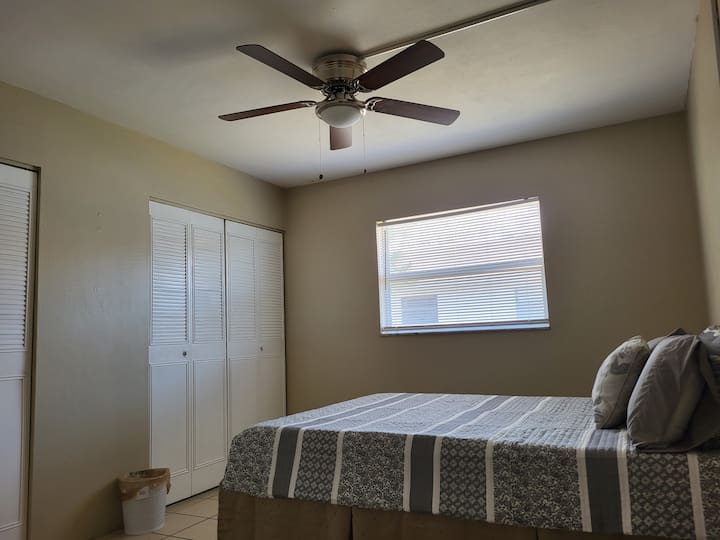 Comfy Convenient Condo In Clearwater - Clearwater, FL