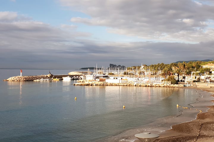 Amplio Apartamento Vista Despejada Del Mar Mediterráneo En El Corazón Del Pueblo - Bandol