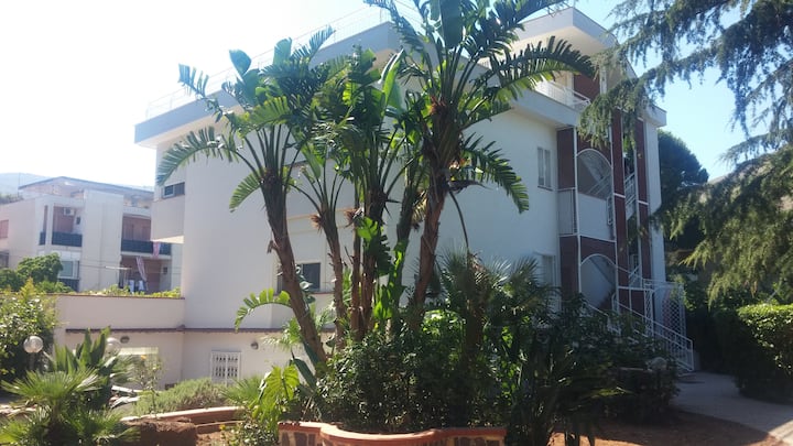 Enorme Villa Indipendente Con Giardino A Mondello - Palermo