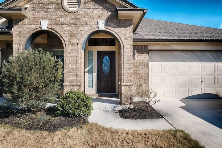 Great Home In Range Of All City Attractions. - Round Rock, TX