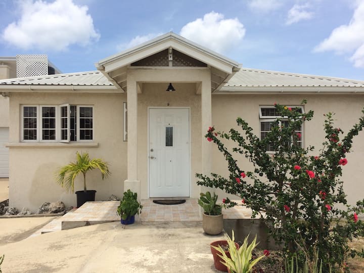 Beautiful 2-bedroom Holiday Home - Barbados