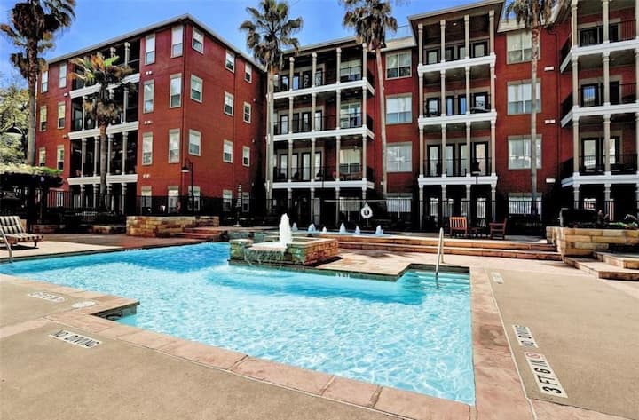 Perfect Life In The Heart Of Galleria Area - Bellaire, TX