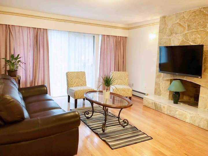 Clean Family Home Central Near Downtown & Airport - Burnaby