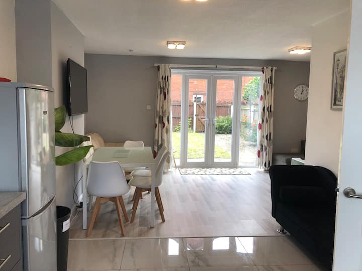 3br House In City Location With Own Driveway. - イギリス マンチェスター