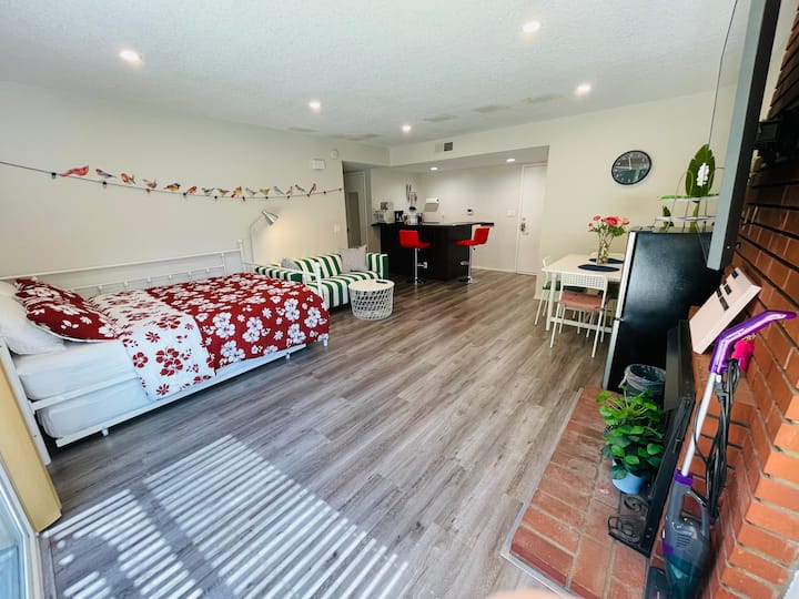 Sunnystudio - Private Entry,bath,kitchen, Smarttv - Fountain Valley, CA