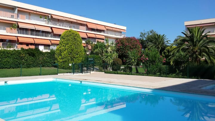Appartement 2 Chambres En Rez De Jardin. - Antibes