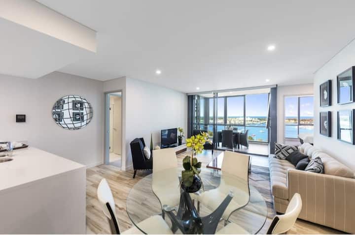 Lovely Bedroom With Private Bathroom - Gold Coast
