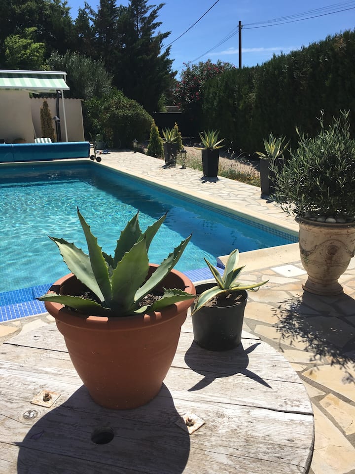 Chambre Dans Agréable Maison Avec Piscine - Uzès