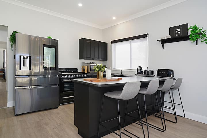 Long Jetty Lake House - The Entrance