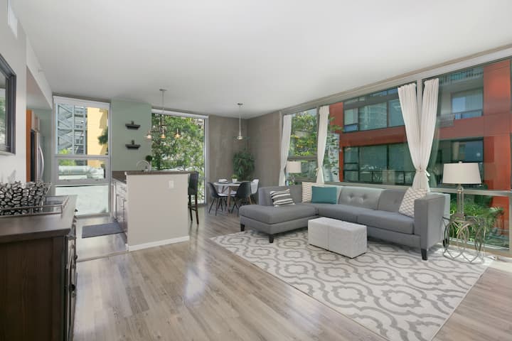 ~Stunning Furnished Condo Next To Petco Park Sd~ - San Diego, CA