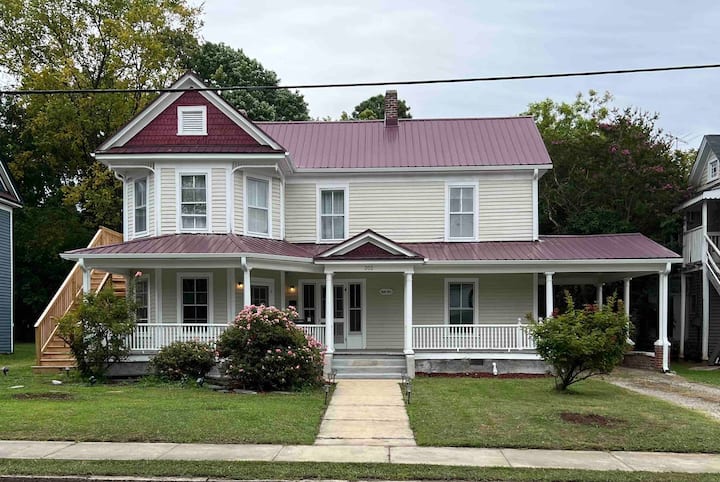 Convenient Downtown Lodging - High Point, NC