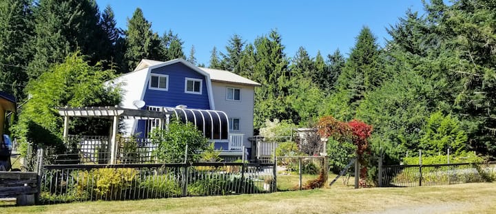 Spacious Sunshine Valley Getaway - Sunshine Valley, BC