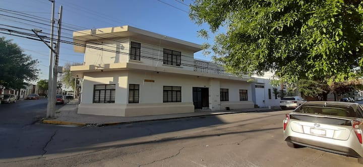 Casa Grande A 1 Km De Fundidora Hasta 15 Personas. - Monterrey