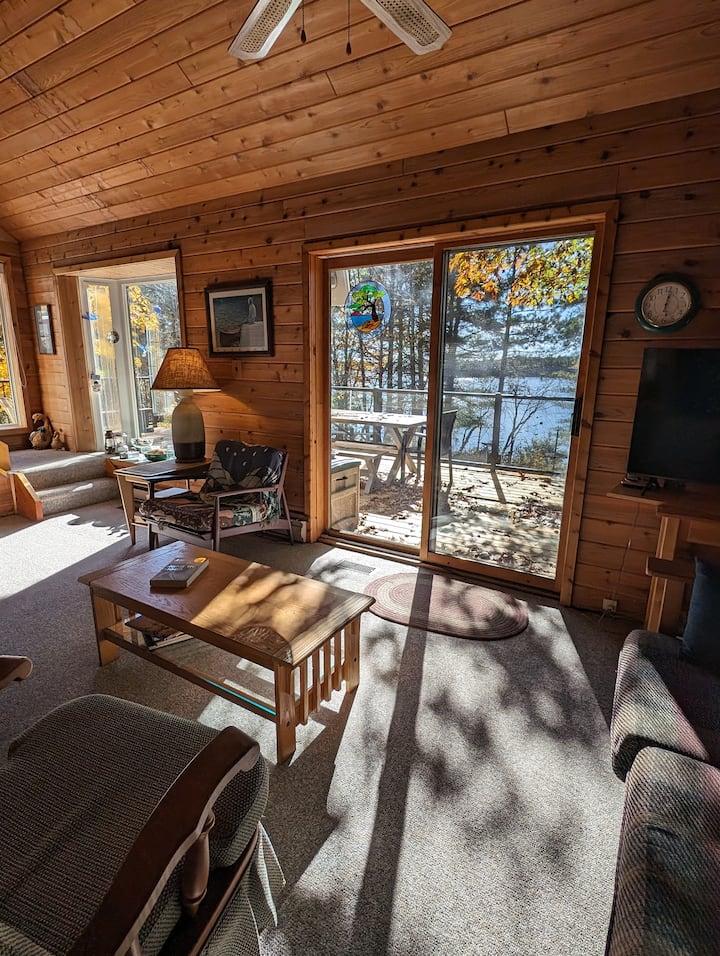 Sweet 4 Bedrm Muskoka Lakefront Cottage - Gravenhurst
