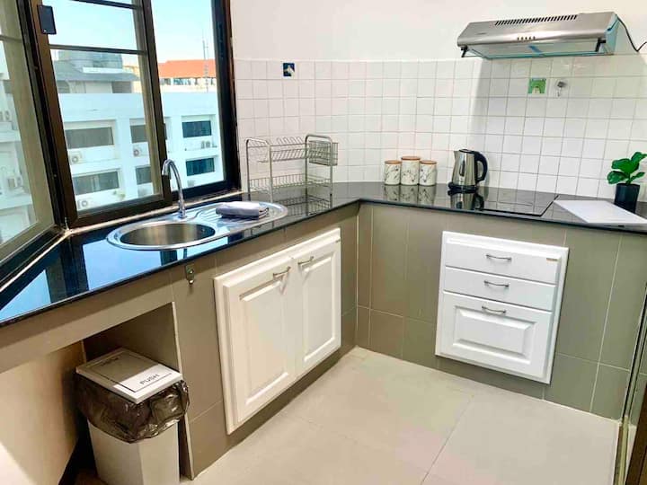 Great Condo With Pool And Full Kitchen - 