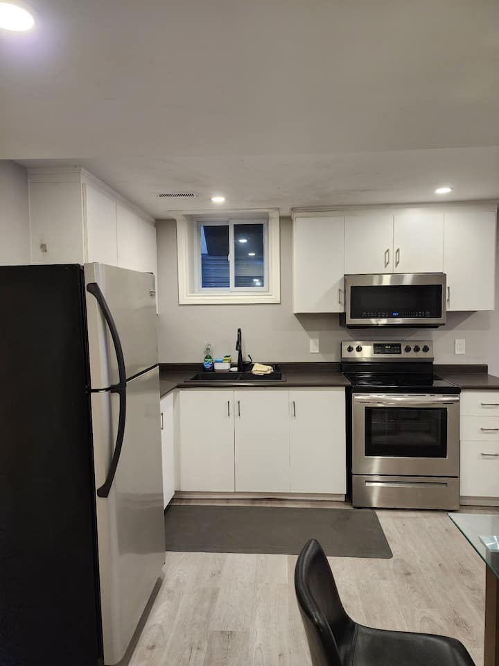 Two Bedroom Suite With Free Parking - Brampton