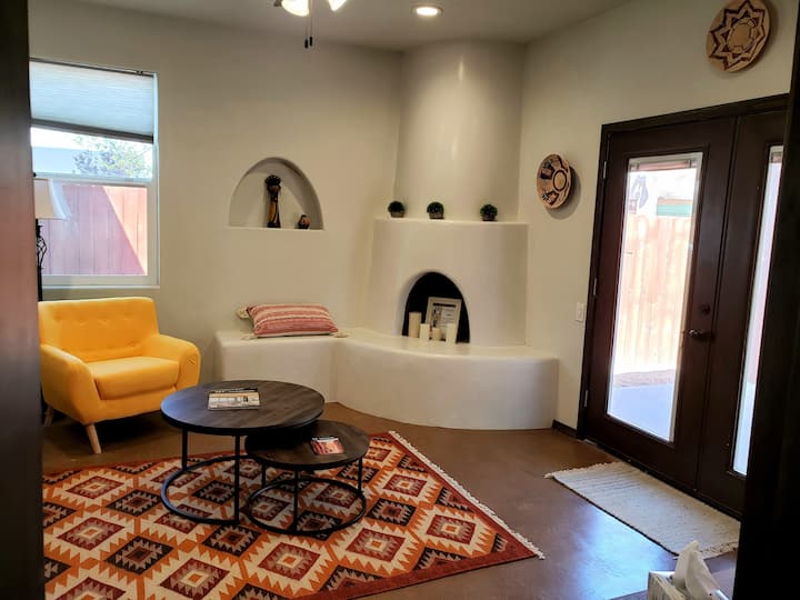 "Hummingbird Hacienda" Modern Adobe Near Plaza - Santa Fe, NM