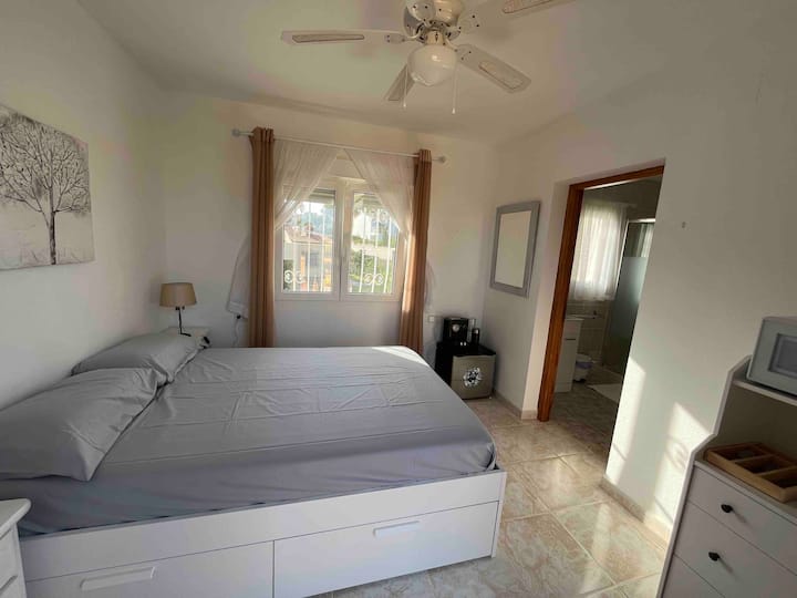 Suite Independiente En Villa Felicidad. - Denia