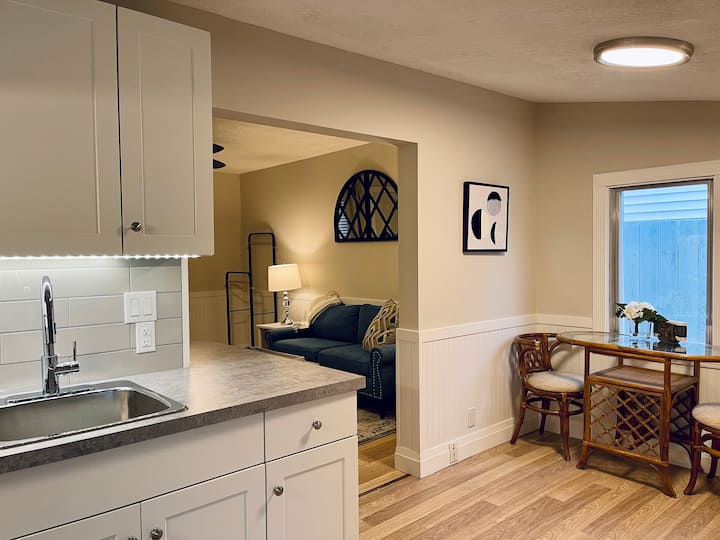 The Crooked Cottage! 1 Bed, 1 Bath - Entire House - Lethbridge