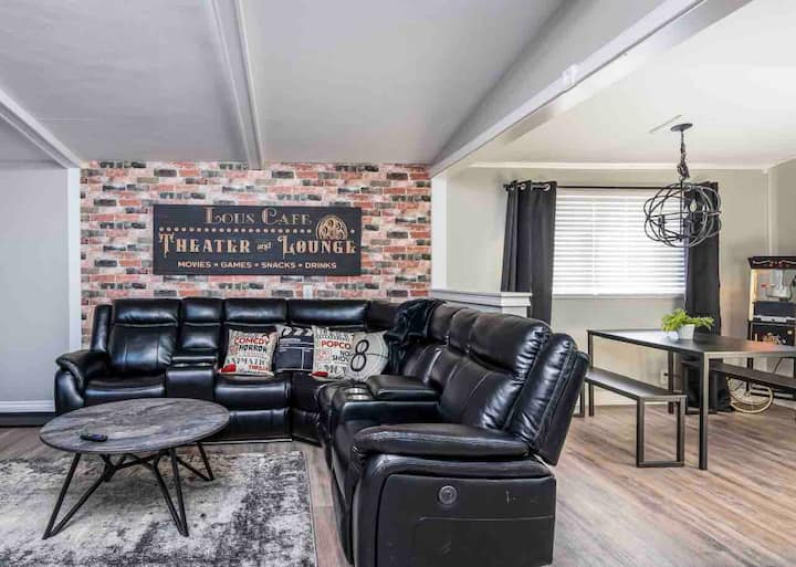 Dinner And A Movie | 2 Br & 1 Ba | Lansing Home - Lansing, MI