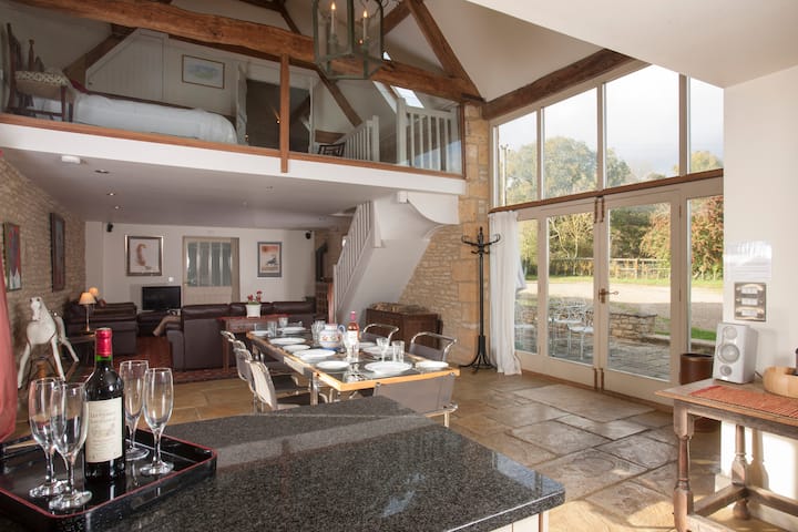 Heath Barn, Near Donnington - Stow-on-the-Wold
