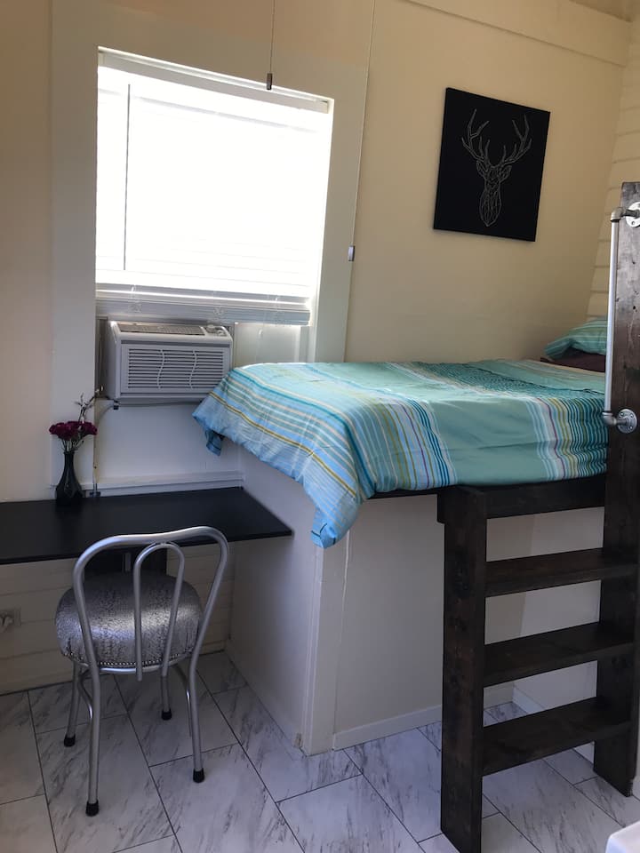"La Mansion" Mini Tinny Room - San Antonio, TX