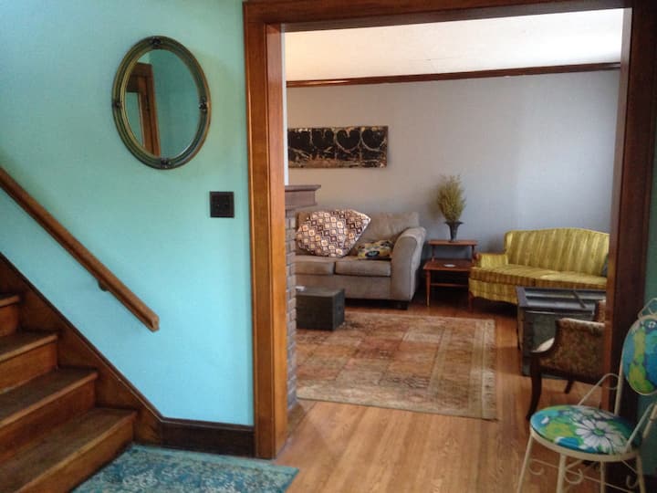 Brick Colonial *Vintage Stay* In Walkable Area - Mansfield, OH