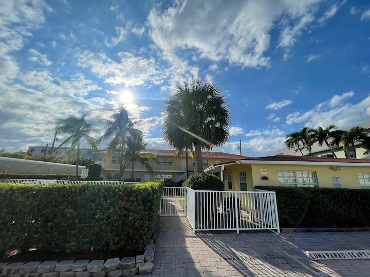 Luna Paradise By The Sea Unit 6 - Lauderdale-by-the-Sea, FL