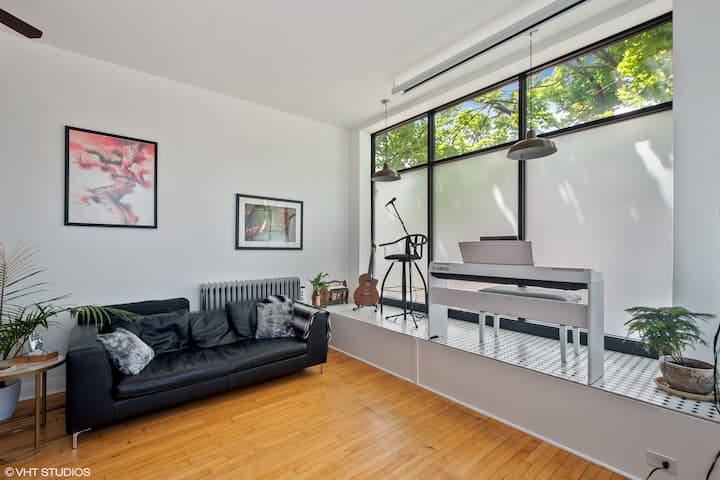 Spacious Studio Space - Oak Park, IL