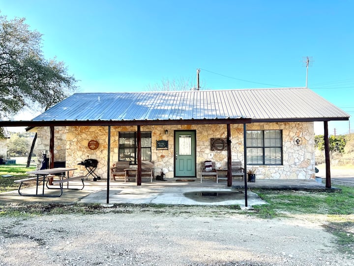 Cozy 1 Bedroom Cabin Right By Gruene! - New Braunfels, TX