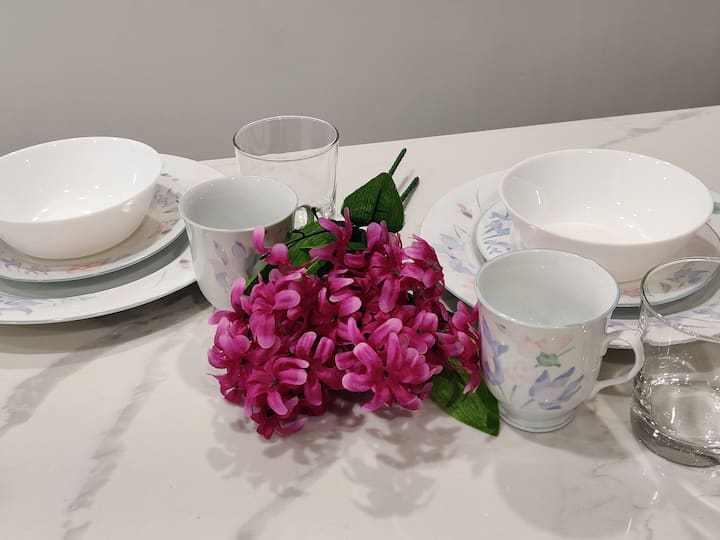 Burnaby Heights Central Location Skytrain Nearby - Burnaby