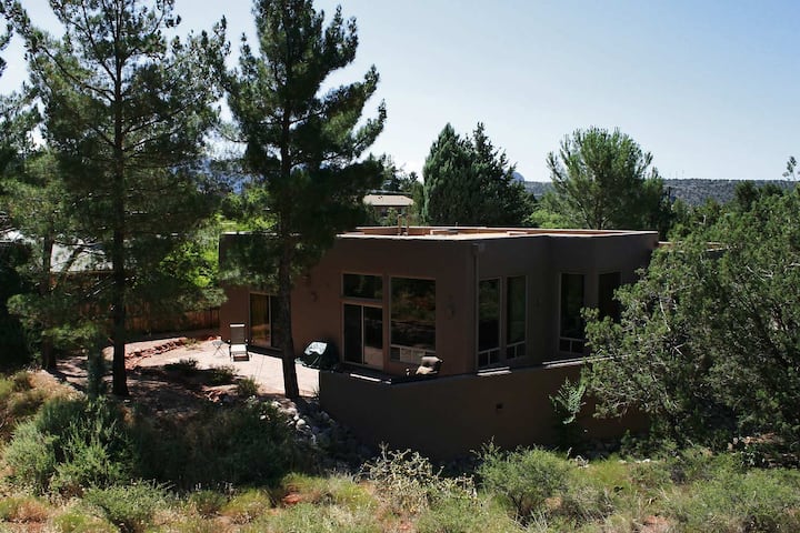 Javelina Haven, Upscale Home Near Hiking Trails - Sedona, AZ