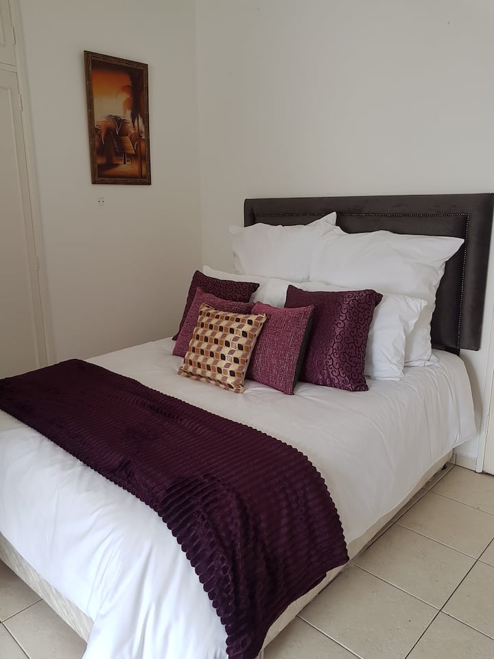 Fully Furnished Bachelor Flat With Wifi - Harare