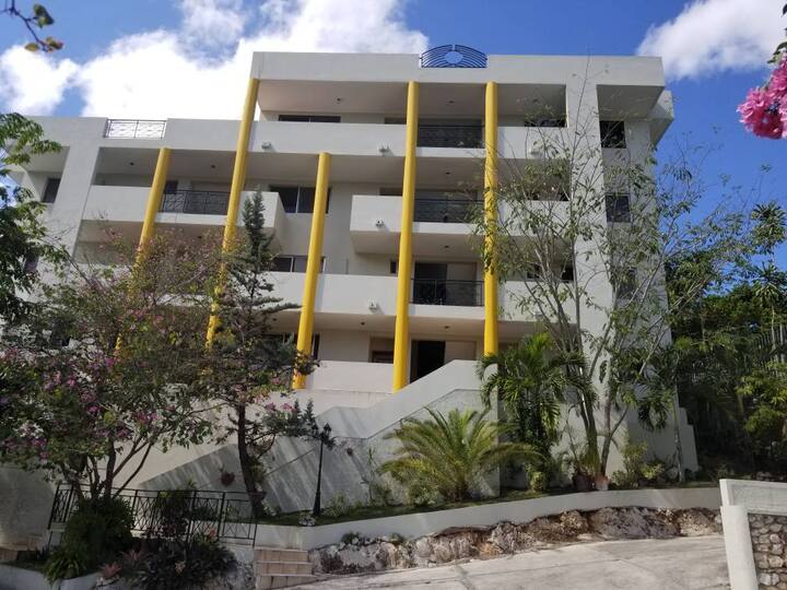 77 Rue Alamanda Morne Calvaire - Port-au-Prince