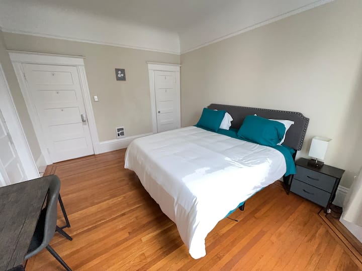 Large, Quiet Room With King Bed In The Heart Of Sf - San Francisco, CA