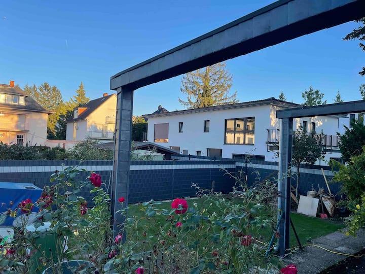 Moderne Wohnung Mit 3 Schlafzimmern - Frankfurt