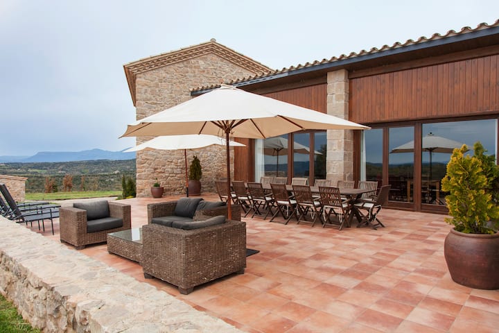 El Porxo De Mateus : Gîte Plain-pied (11–15 Pers.) - Berga