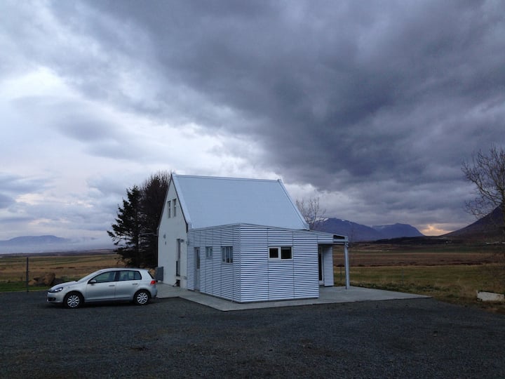 Cosy Farmhouse Near Akureyri With Mountain Views - Islande