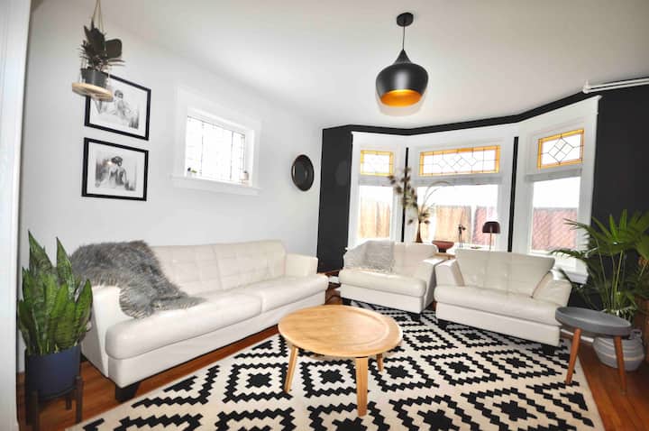 Beautiful Character 2bdrm In Central Location! - Saskatchewan