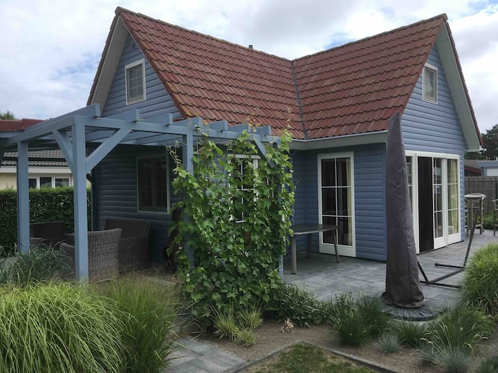 Houten Huisje In Ouddorp (Aan Zee) - Ouddorp