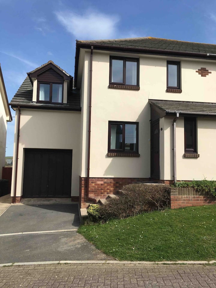 Number 6 Croyde. Family Holiday House - Rockham Bay